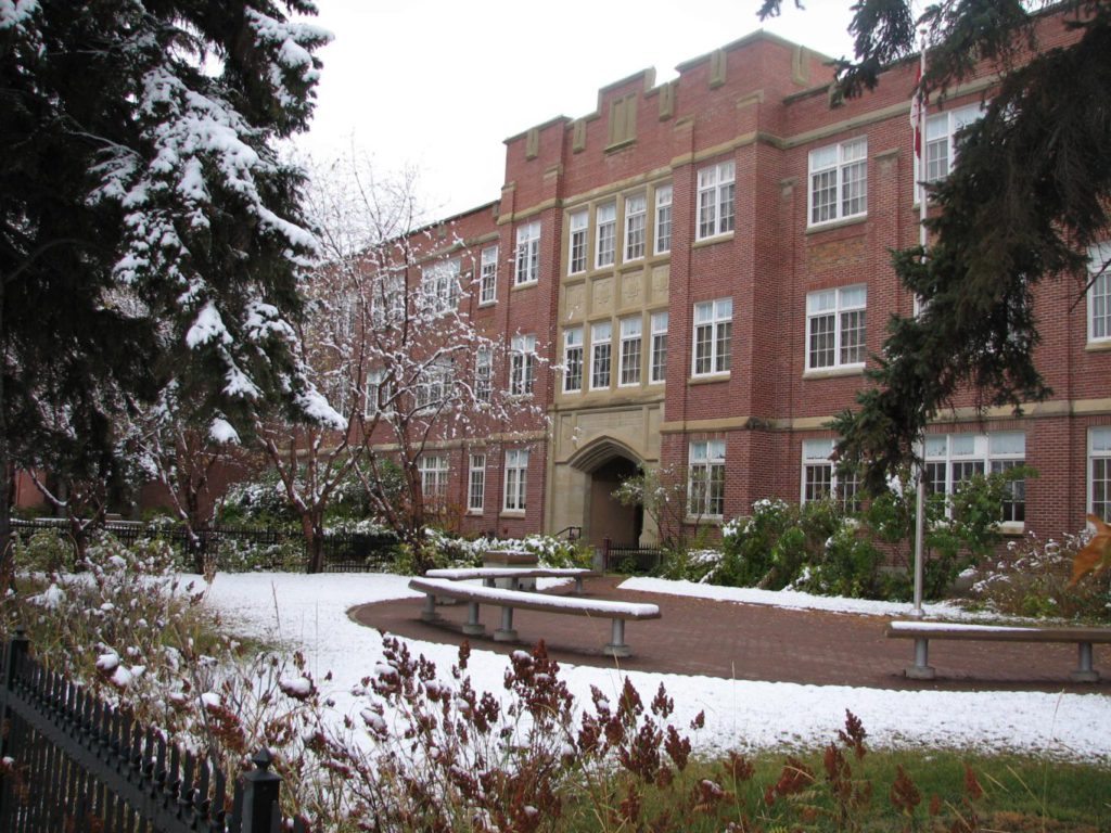 Newfoundland & Labrador English School District | 茱莉安留遊學